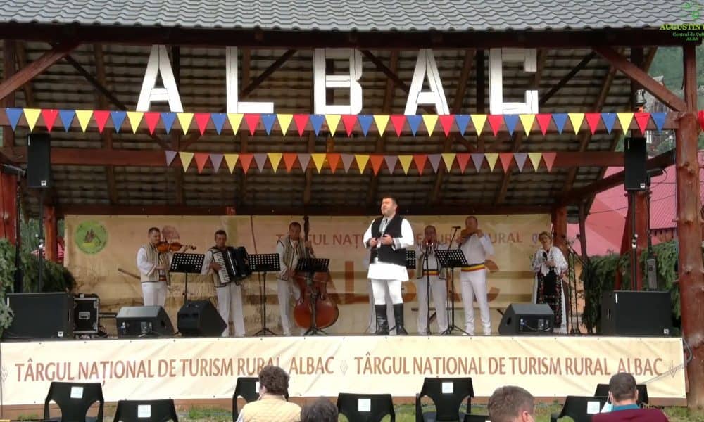 LIVE-VIDEO: Spectacol folcloric în stațiunea turistică Albac din Munții ...