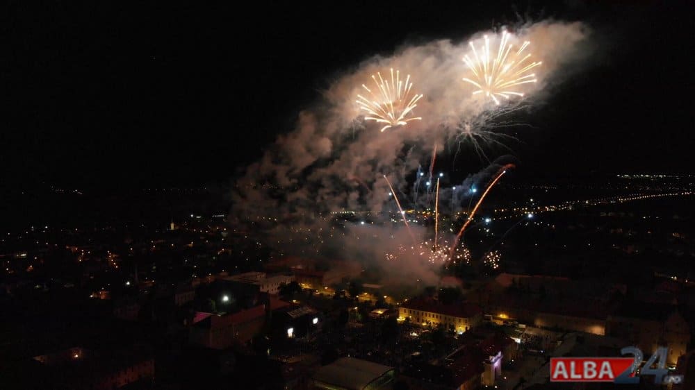 REVELION 2023 la Alba Iulia: Spectacol de artificii în Piața Cetății, în noaptea dintre ani ...