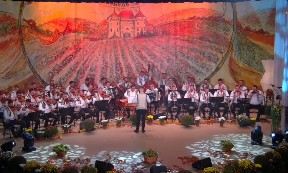 LIVE-VIDEO: Festivalul Național de Folclor „Strugurele de Aur”, la Alba ...