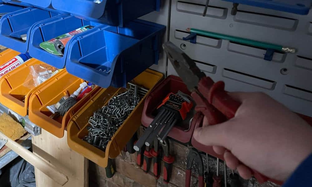 Vecinii unui mecanic din Alba au cerut în instanță închiderea de ...